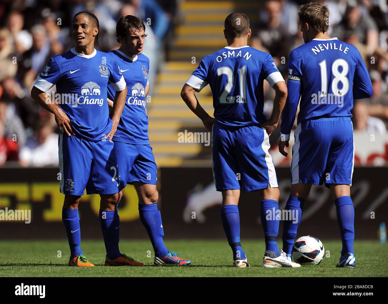 (left to right) Everton's Steven Pienaar, Leighton Baines, Leon Osman ...