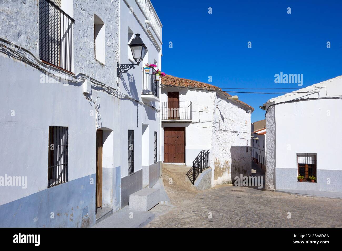 Empty spanish street hi-res stock photography and images - Alamy