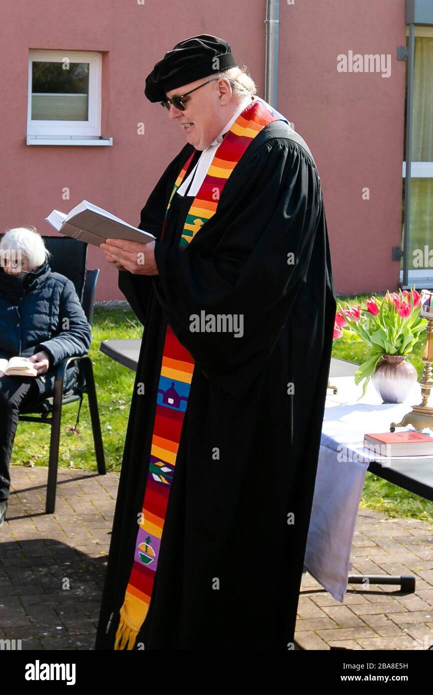 26 March 2020, Schleswig-Holstein, Garding: Pastor Ralf Thomas ...
