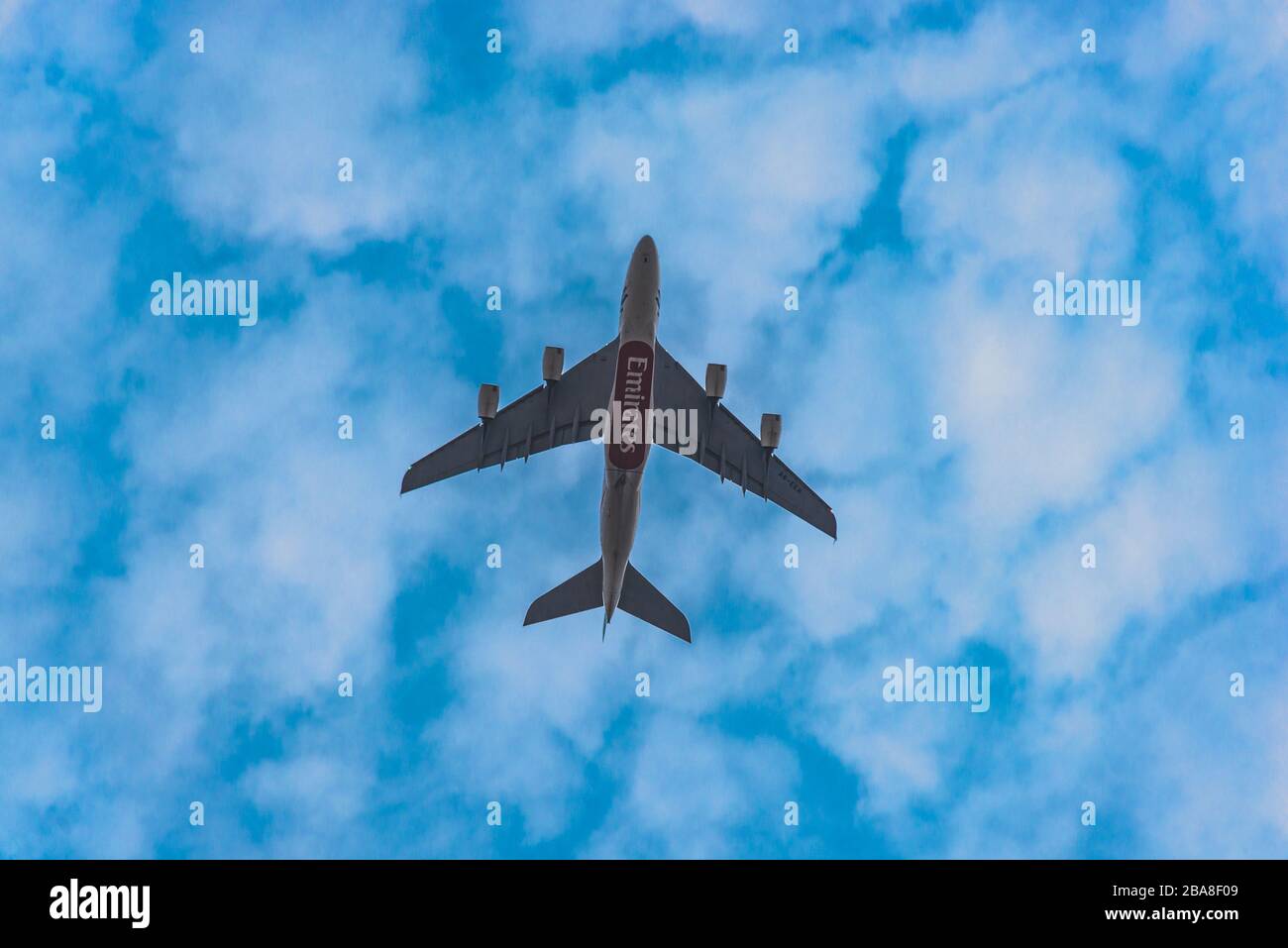 Emirates flight flying high in thabove hi-res stock photography and ...