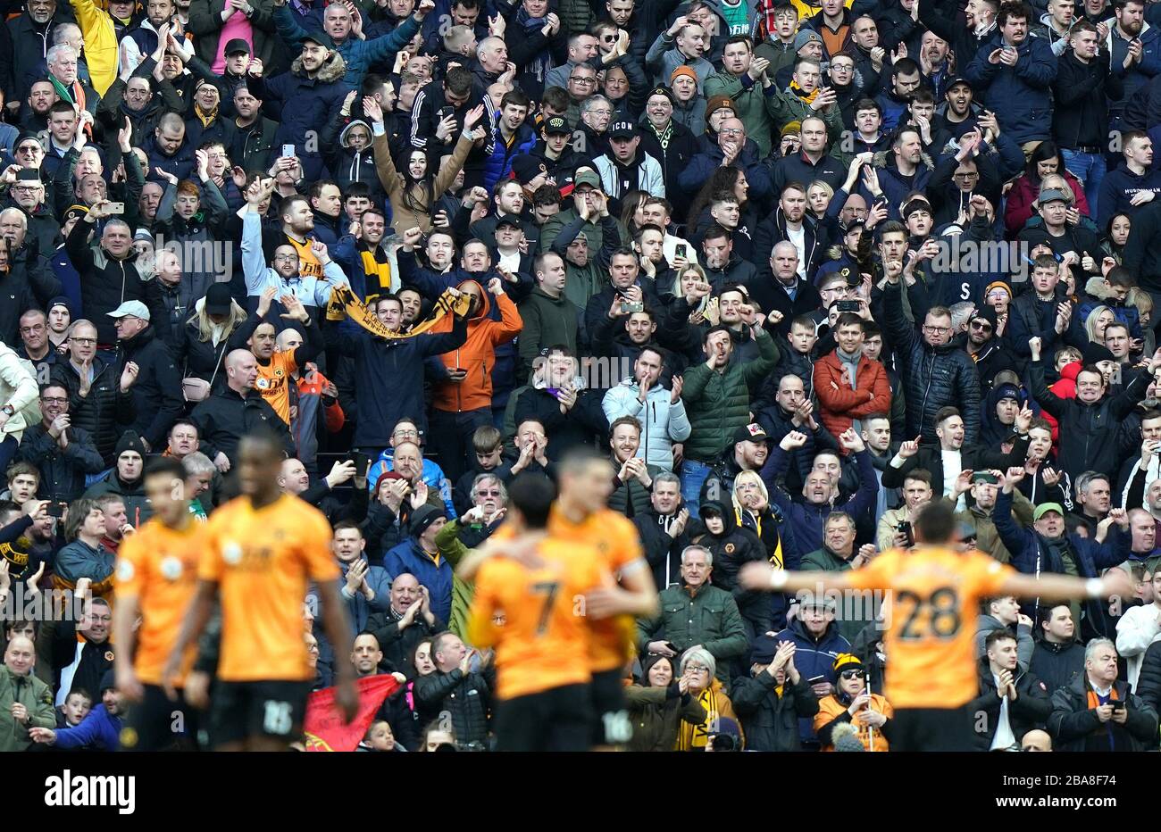 The wolverhampton wanderers players celebrate hi-res stock photography ...