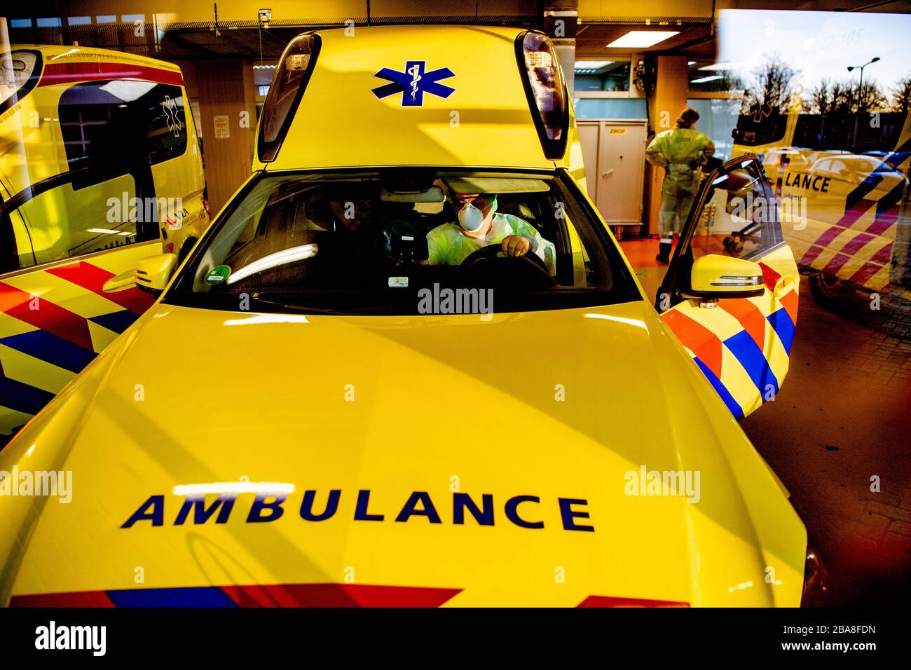 Intensive care ambulance paramedic hi-res stock photography and images ...