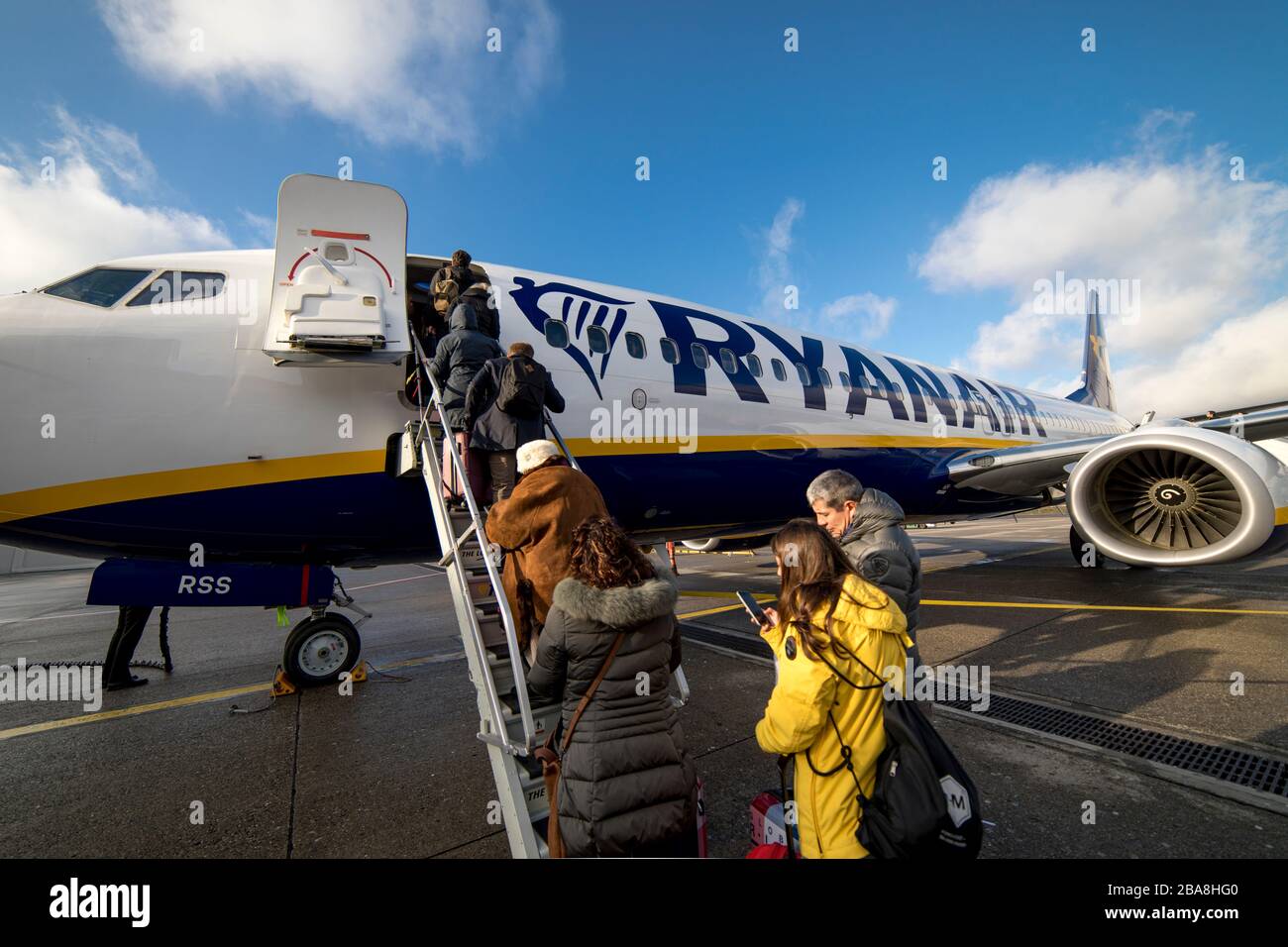 Getting on a plane hi-res stock photography and images - Alamy