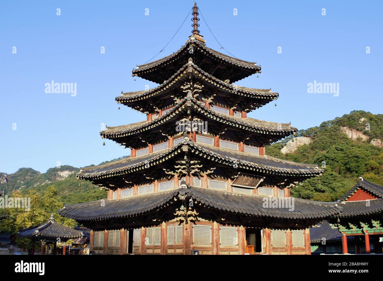Beopjusa palsangjeon hi-res stock photography and images - Alamy