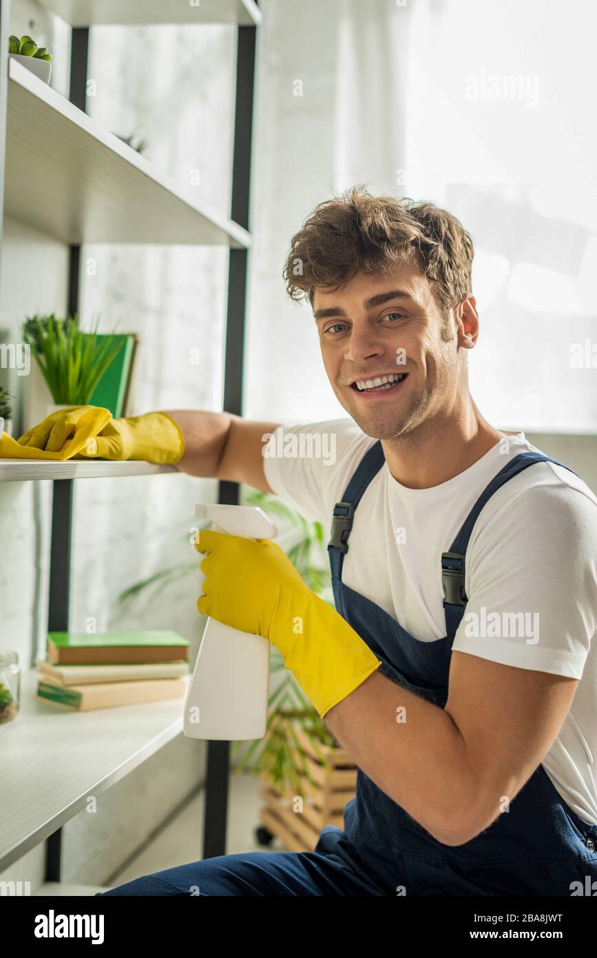 Household cleaner shelves hi-res stock photography and images - Alamy