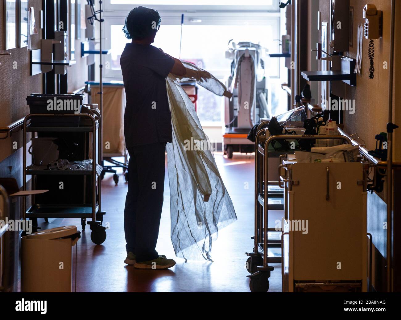 Covid doctors hospital hi-res stock photography and images - Alamy