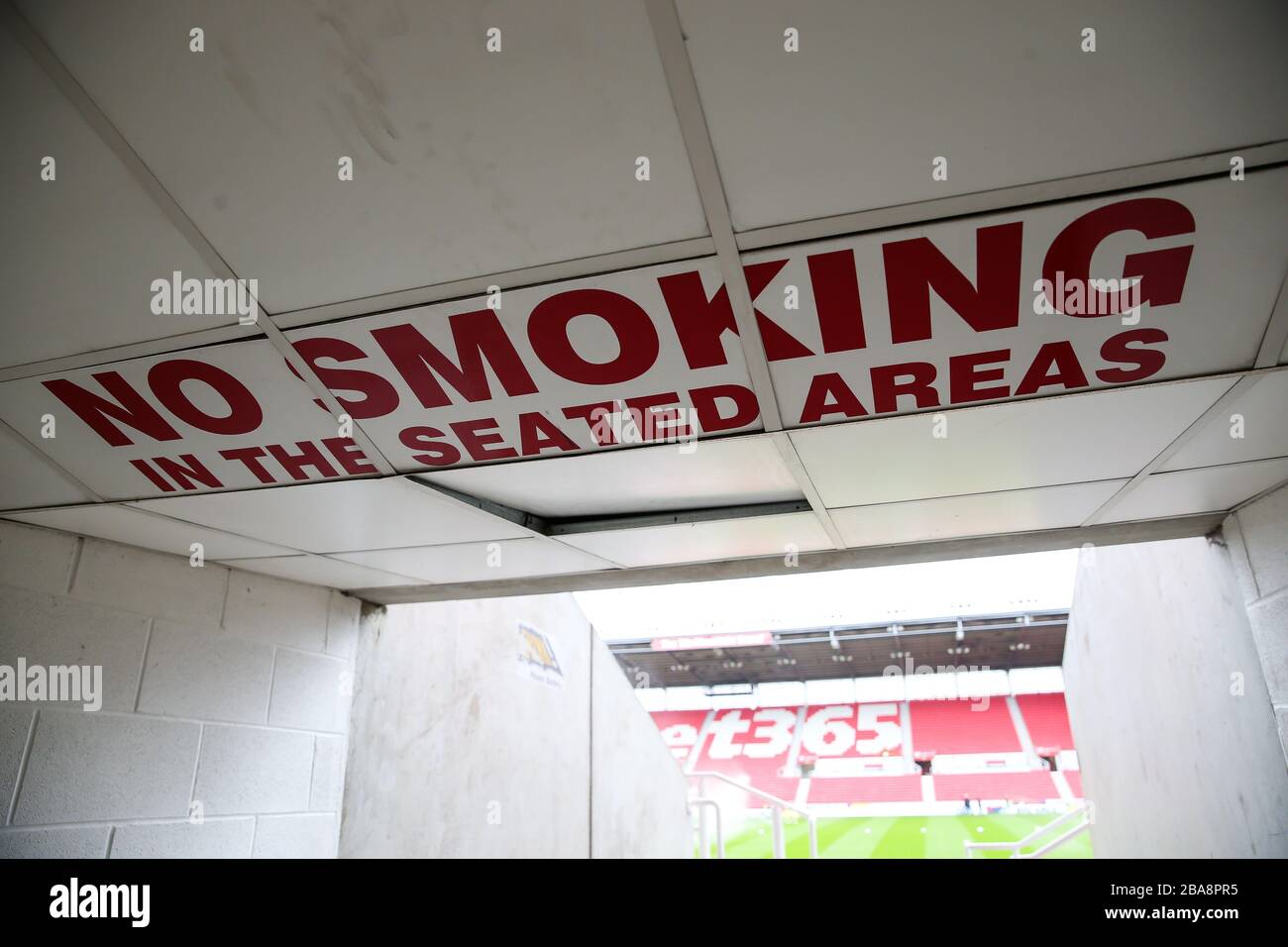 Concourse with signs hi-res stock photography and images - Alamy