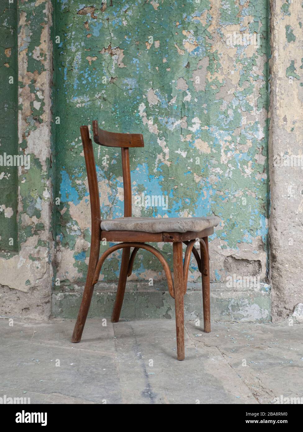 Old, abandoned chair Stock Photo - Alamy