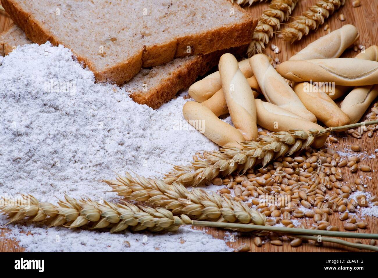Flour and semolina hi-res stock photography and images - Alamy