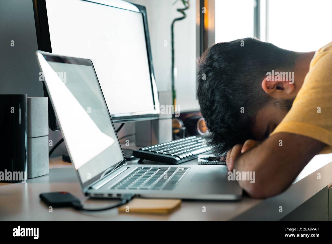 Working desktop hi-res stock photography and images - Alamy