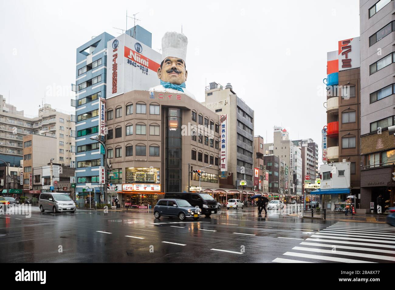 Giant statue of a chef's head on top of a building, Kappabashi-dori ...