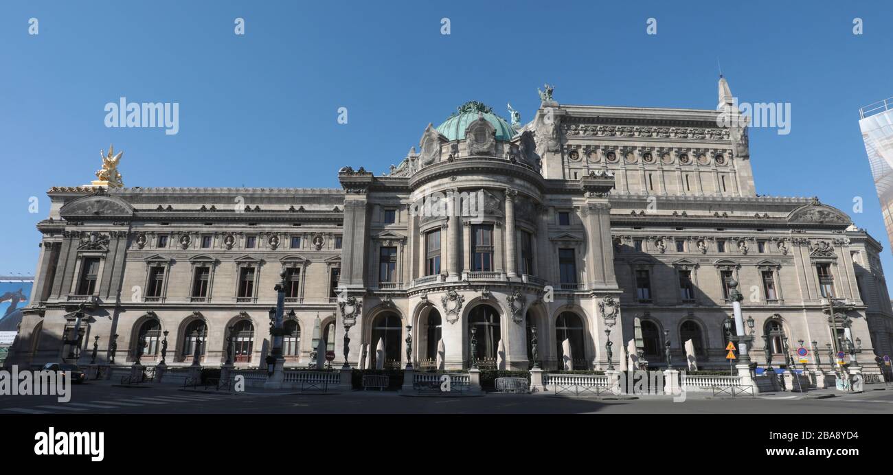 CORONAVIRUS: OPERA DISTRICT Stock Photo - Alamy