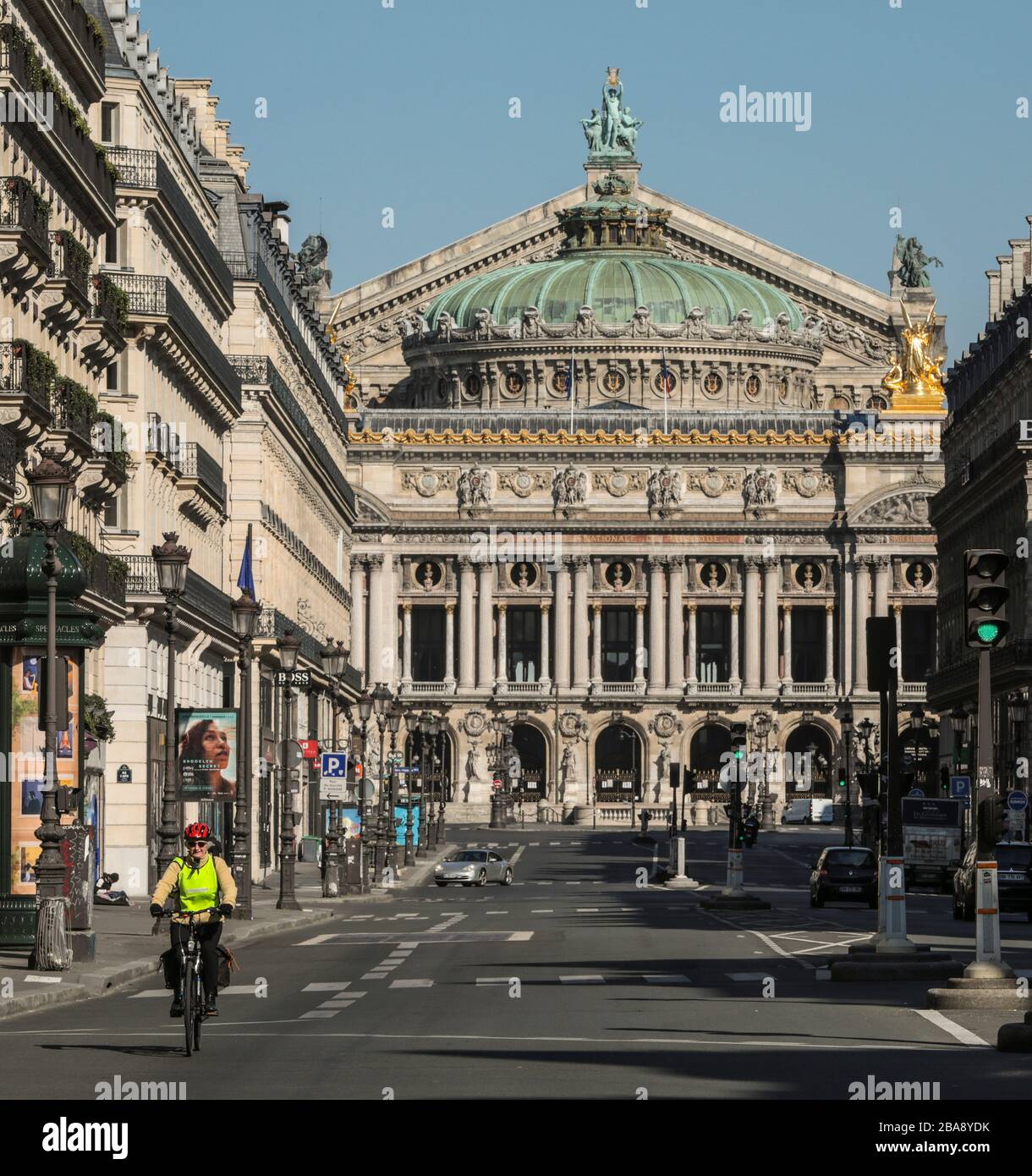 Opera district hi-res stock photography and images - Alamy