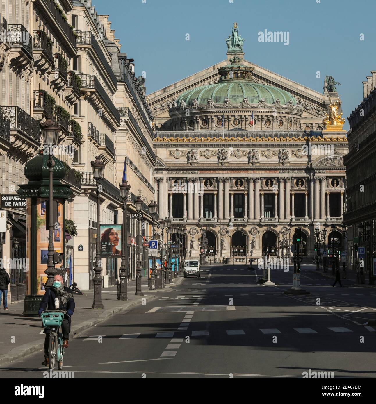 Opera house covid mask hi-res stock photography and images - Alamy