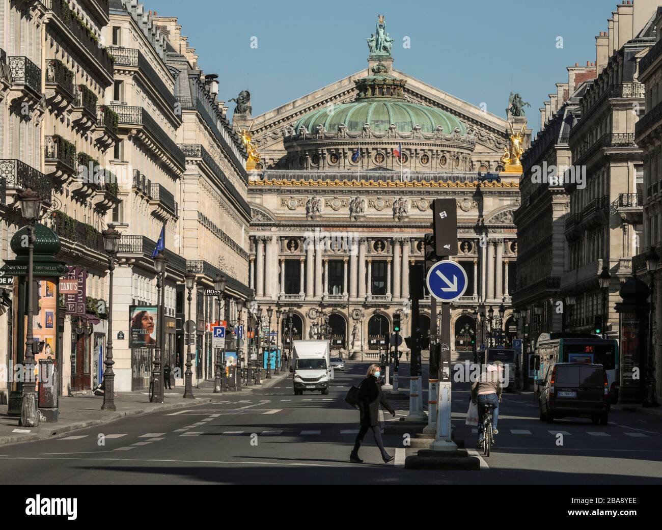 Opera house covid mask hi-res stock photography and images - Alamy