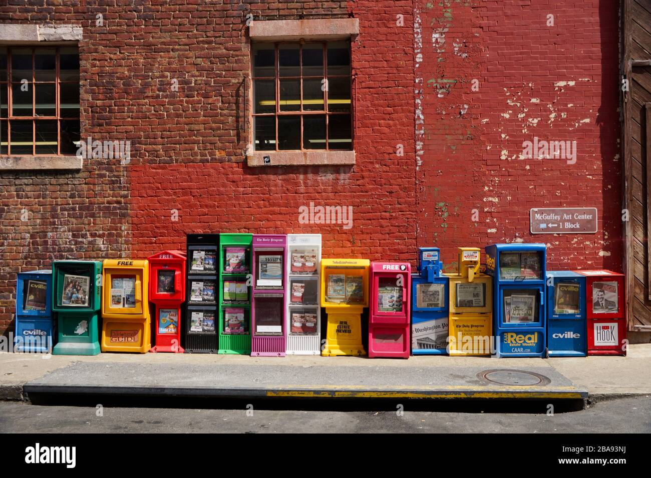Free newspaper stands hi-res stock photography and images - Alamy