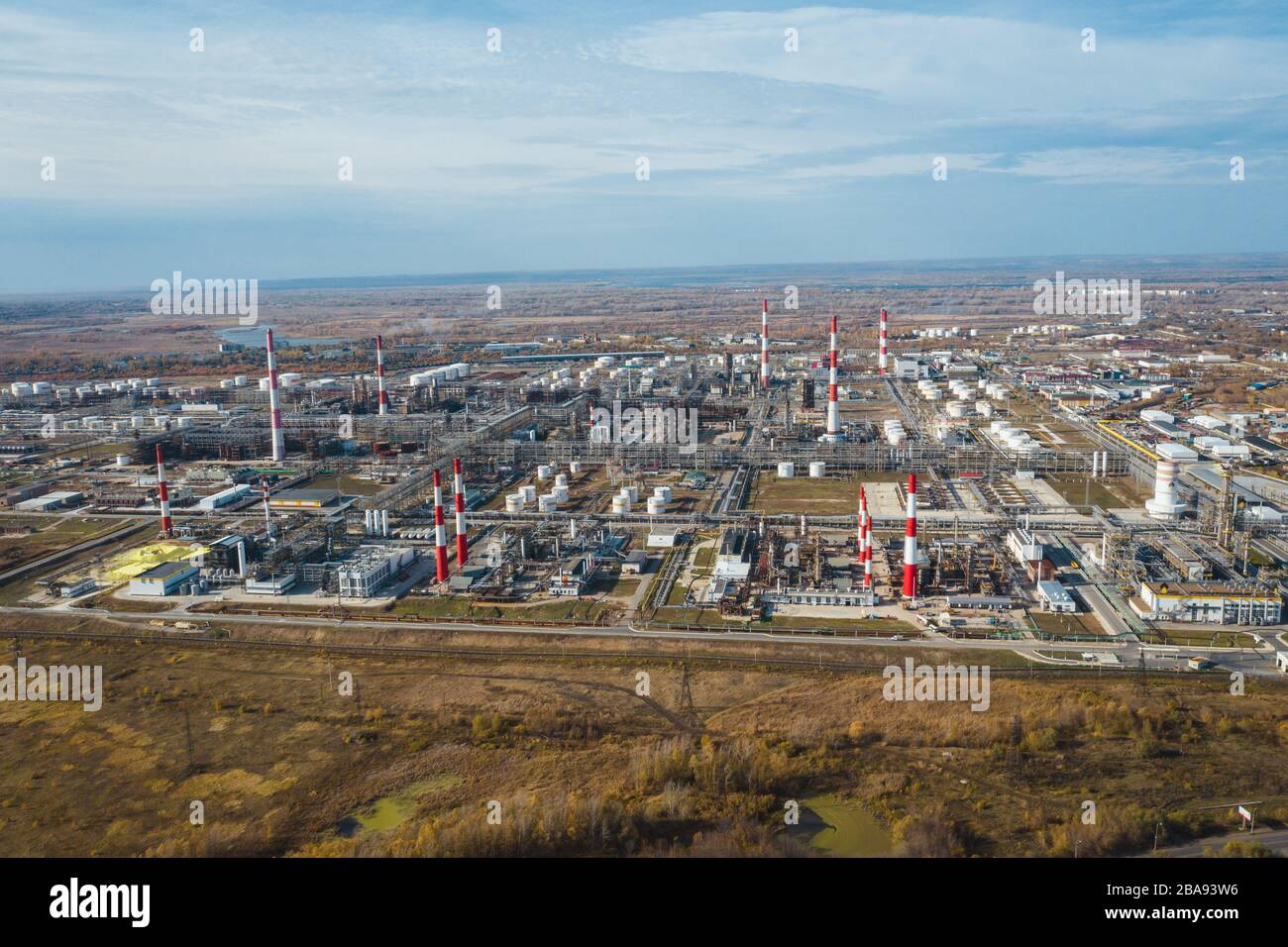 Oil refinery construction Stock Photo - Alamy