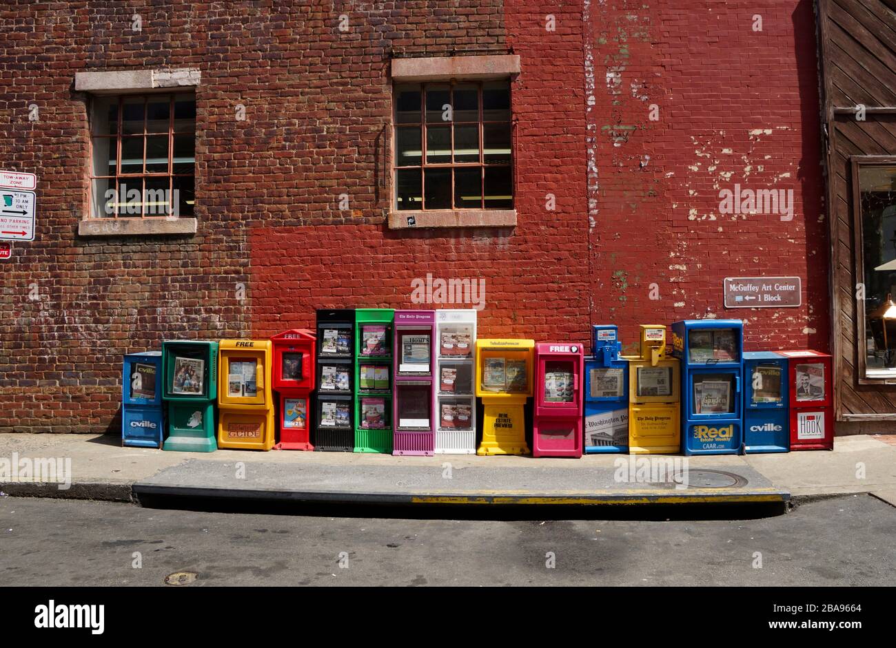 Free newspaper stands hi-res stock photography and images - Alamy