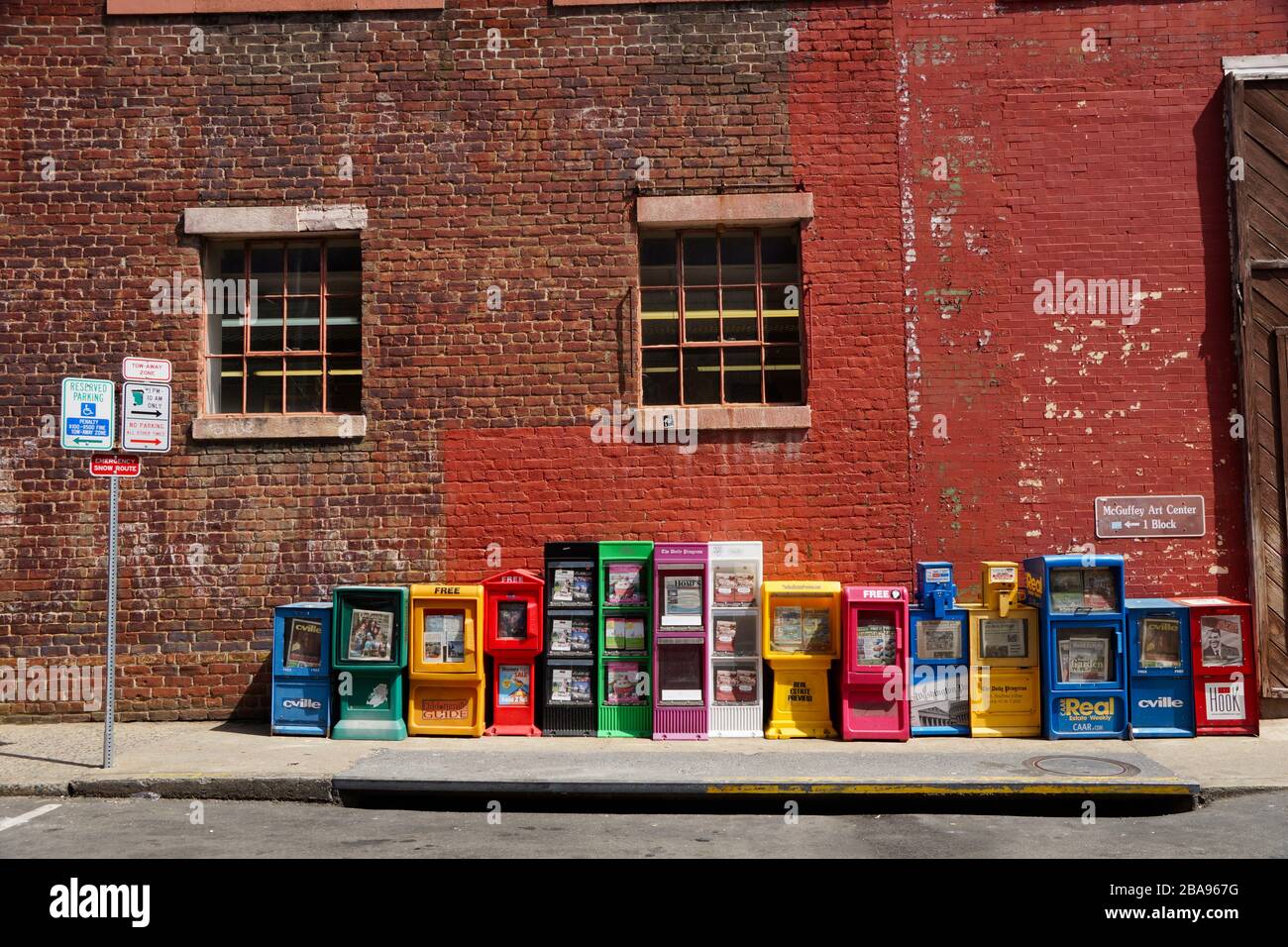 Free newspaper stands hi-res stock photography and images - Alamy