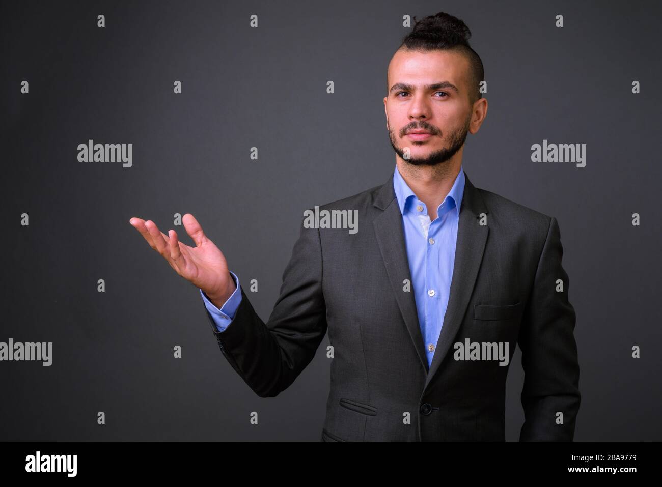 Man bun hi-res stock photography and images - Alamy