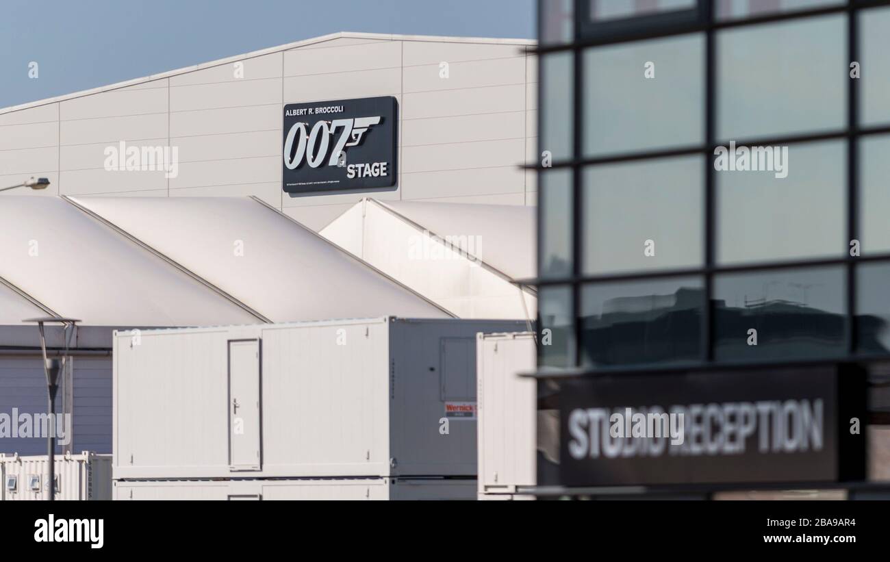 007 stage hi-res stock photography and images - Alamy