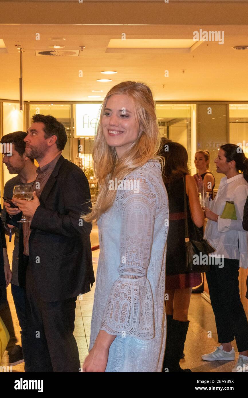 Larissa Marolt - Model - Schauspielerin, Hamburg, Alstertal ...