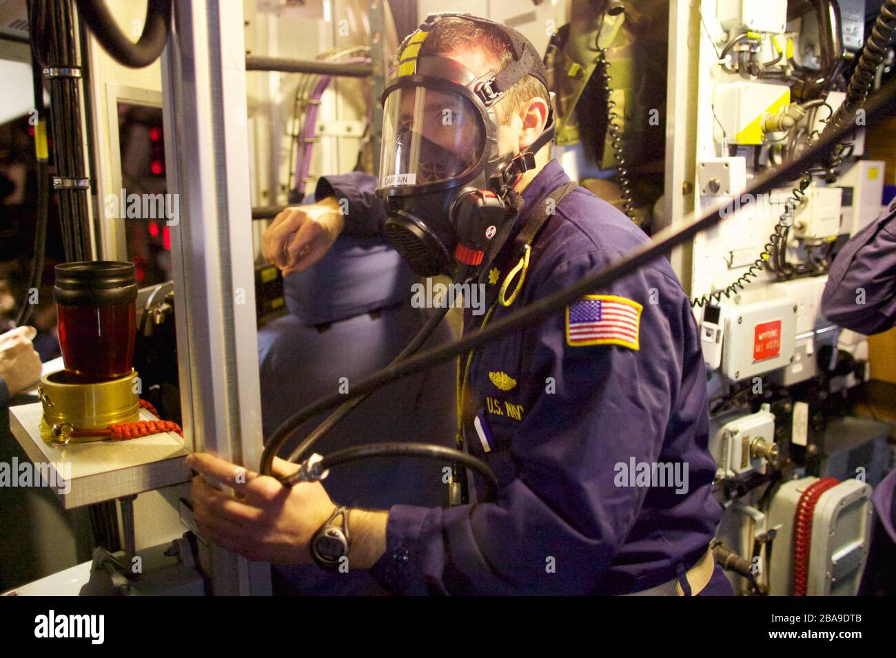 Us navy submarine underwater hi-res stock photography and images - Alamy