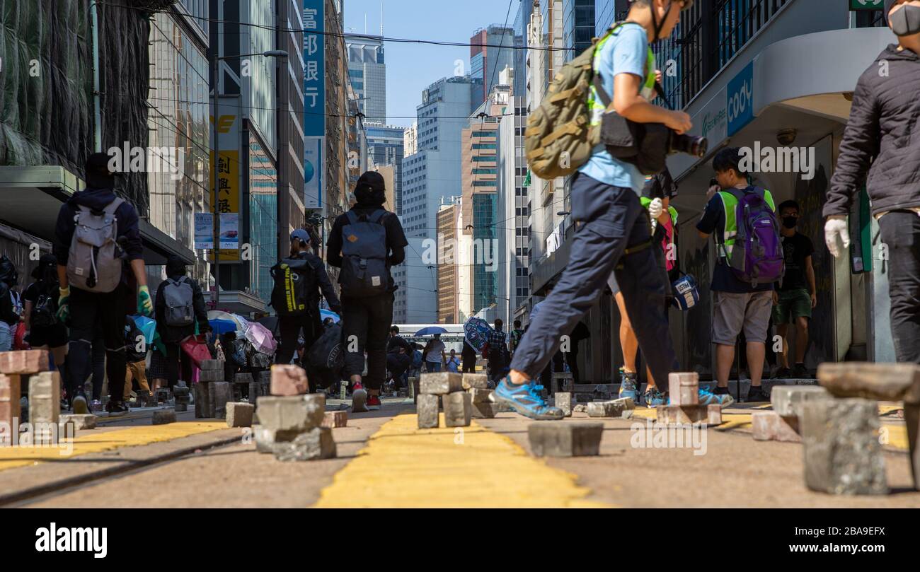 Crowd protests hi-res stock photography and images - Alamy