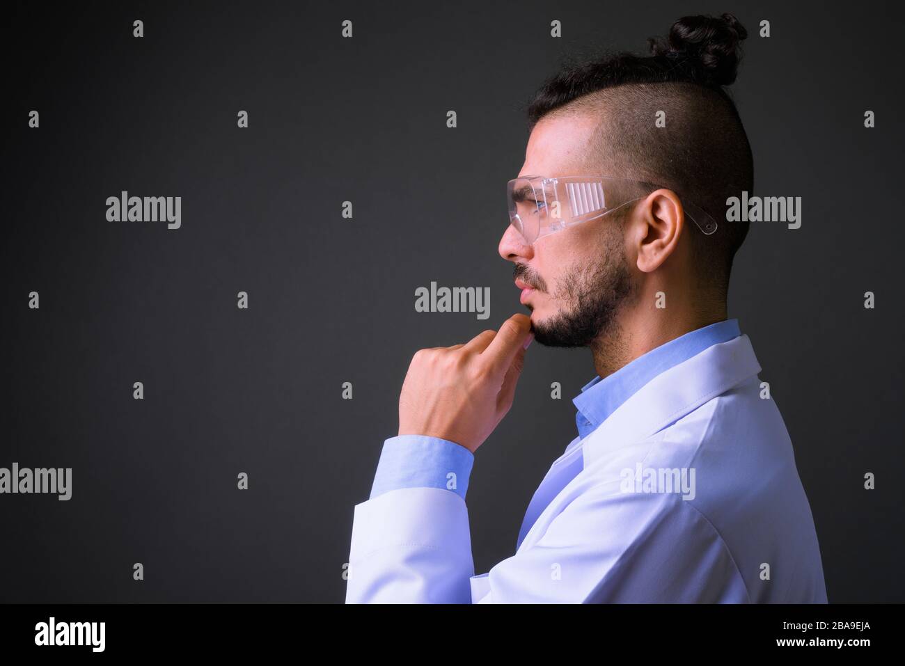 Man side profile dark close up hi-res stock photography and images - Alamy