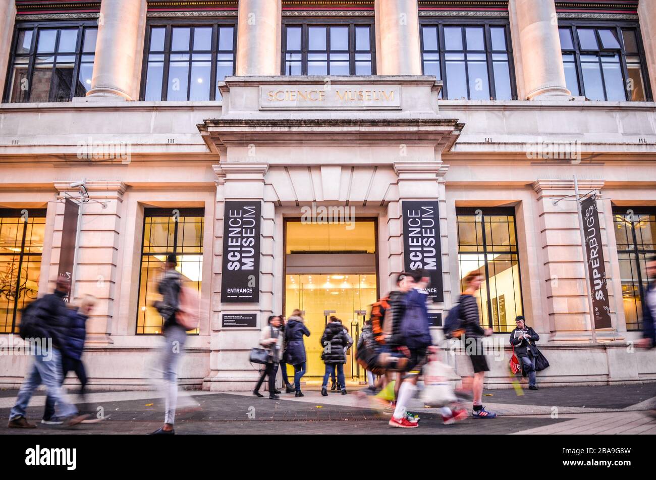 LONDON-Exterior of the Science Museum in Kensington, a landmark ... LONDON-Exterior of the Science Museum in Kensington, a landmark ...