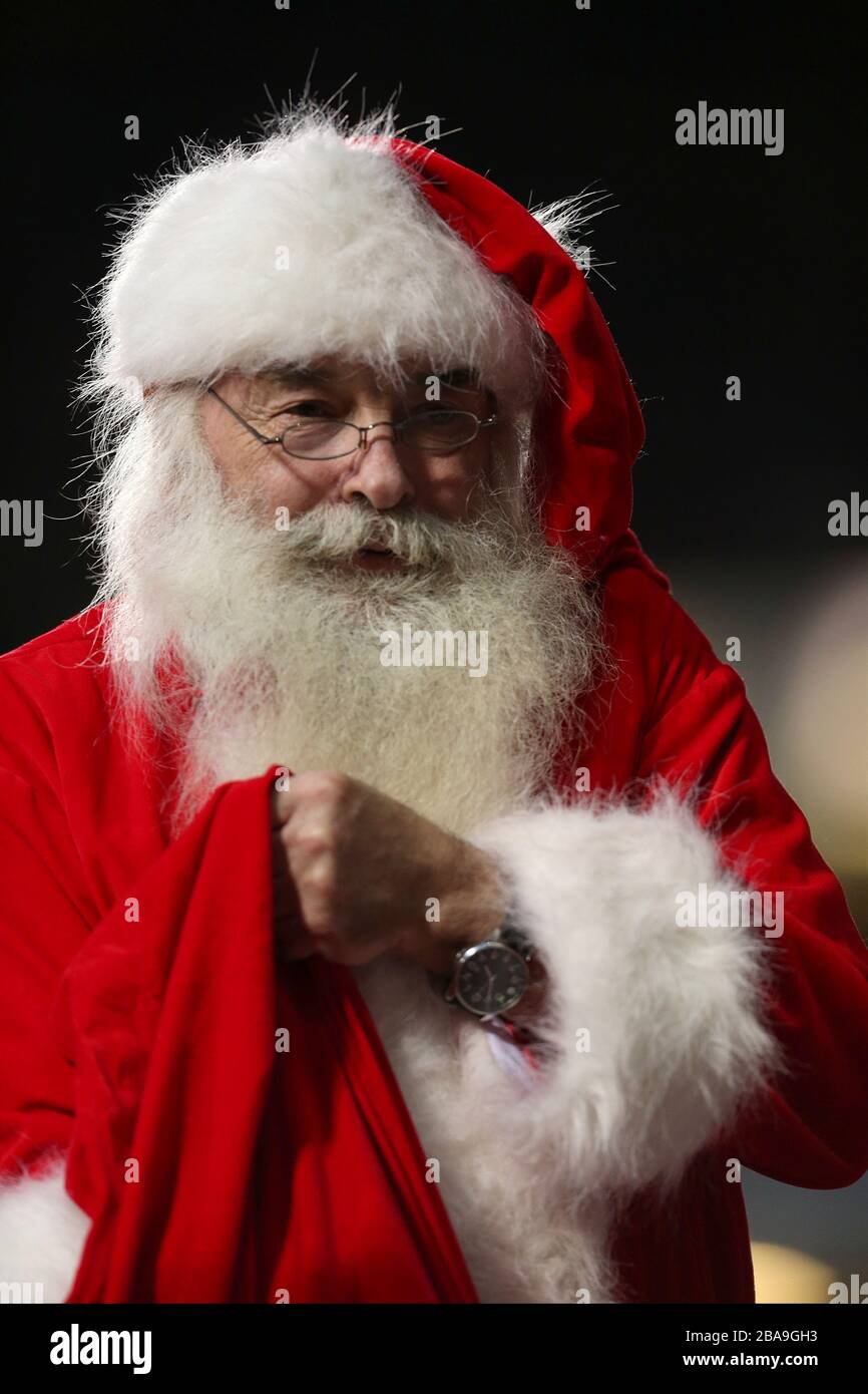 Hands fans hi-res stock photography and images - Alamy