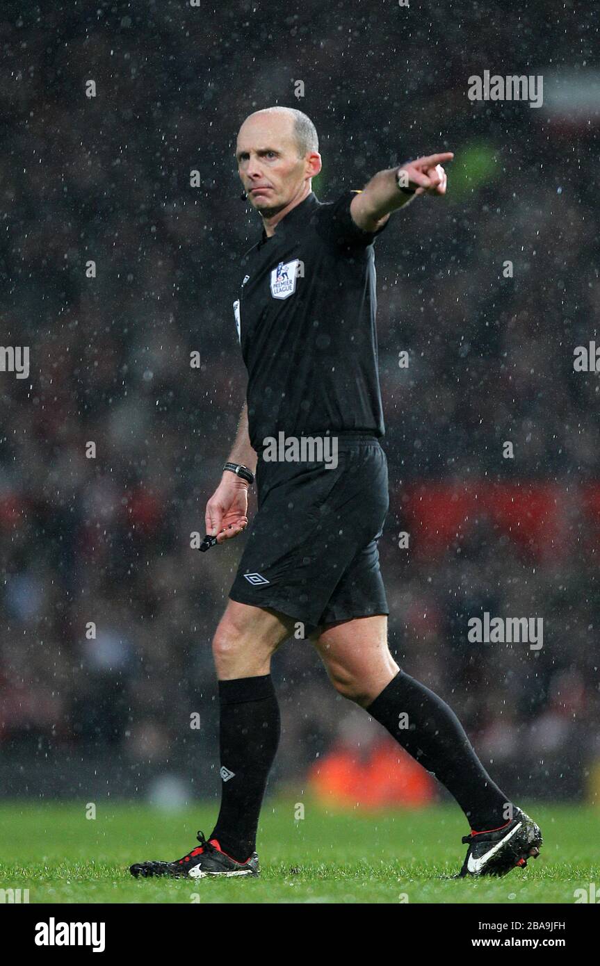 Mike Dean, referee Stock Photo - Alamy