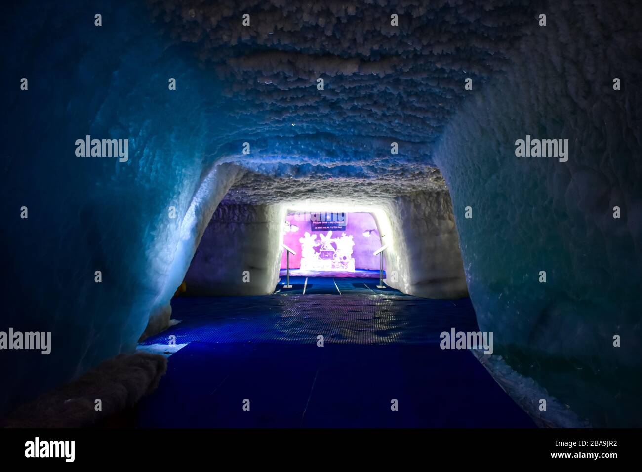Ice palace hi-res stock photography and images - Alamy