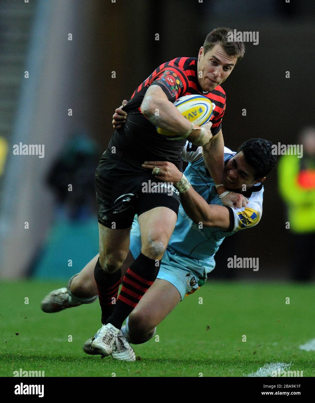 Chris wyles holds tackle northampton saints hi-res stock photography ...