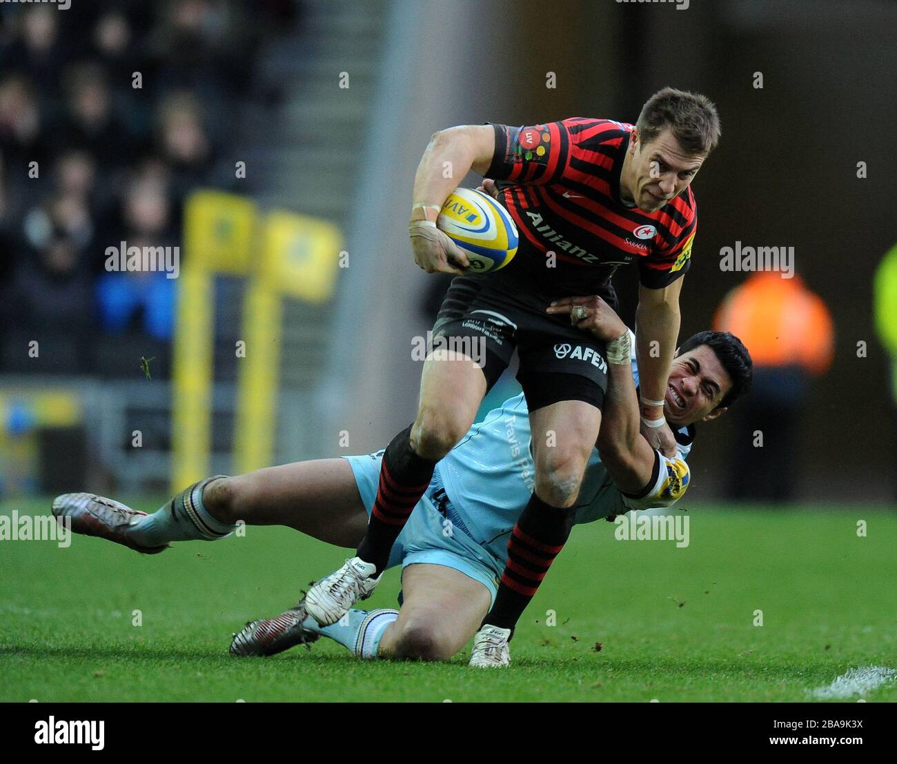 Chris wyles holds tackle northampton saints hi-res stock photography ...