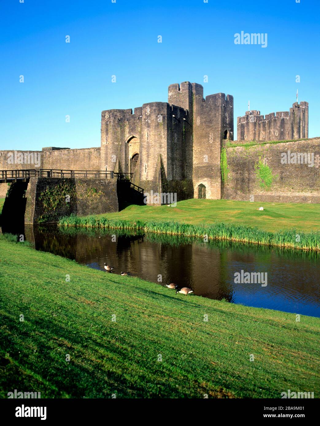 Caerphilly castle south wales hi-res stock photography and images - Alamy