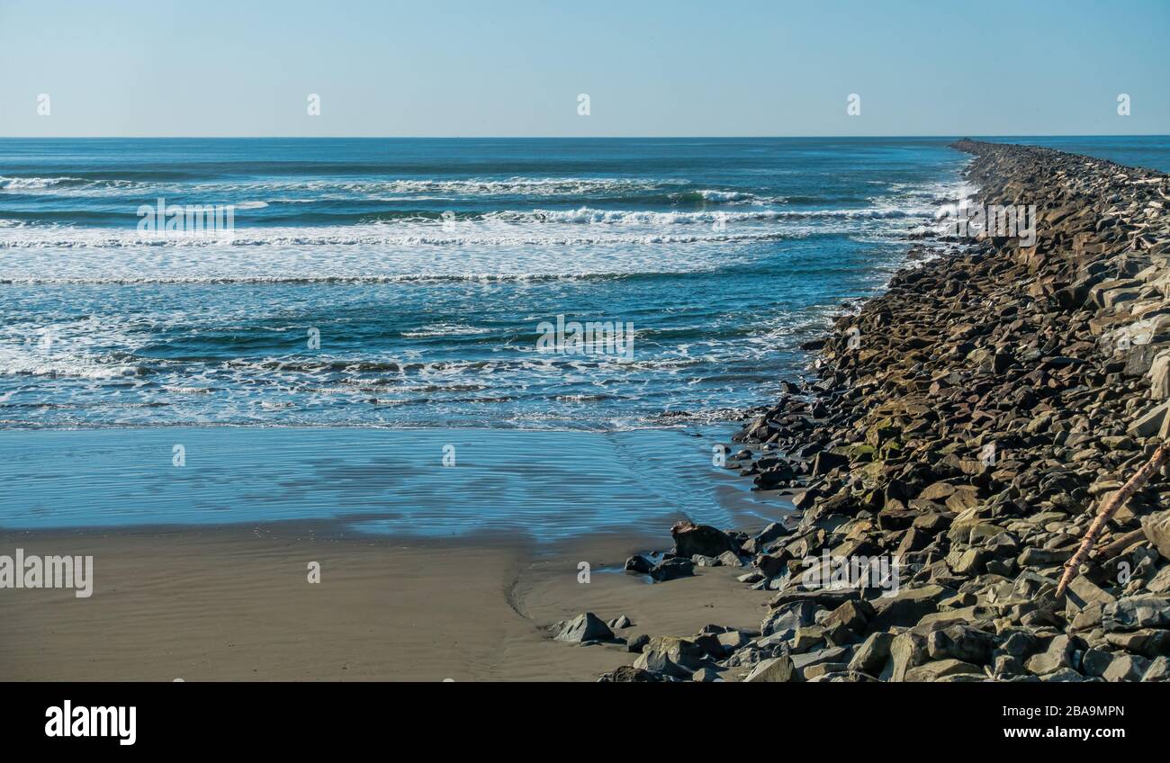 A view of the rock jetty at Westport, Washington Stock Photo - Alamy