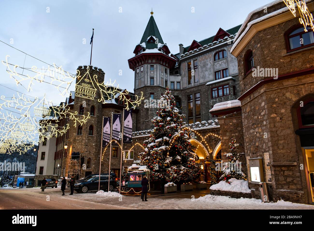Christmas tree buildings hi-res stock photography and images - Alamy