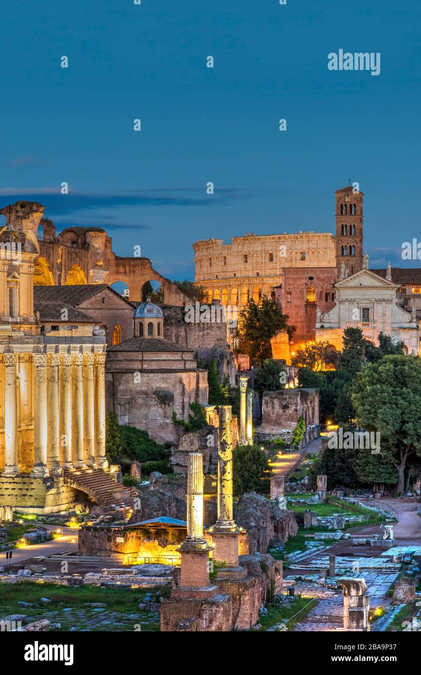 Colosseum night italy hi-res stock photography and images - Alamy