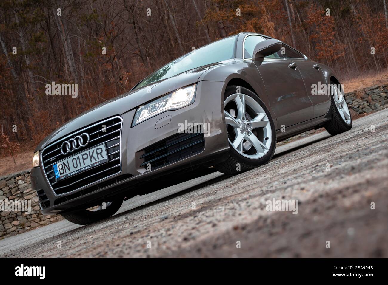 Back luxury car side view hi-res stock photography and images - Alamy