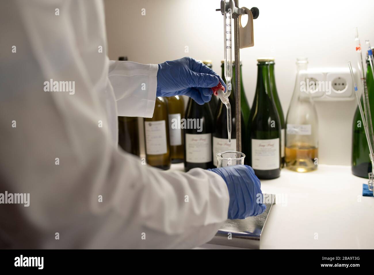 Lab measuring beaker hi-res stock photography and images - Alamy