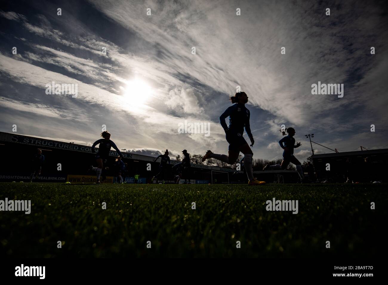 Hove albion players warming up hi-res stock photography and images - Alamy