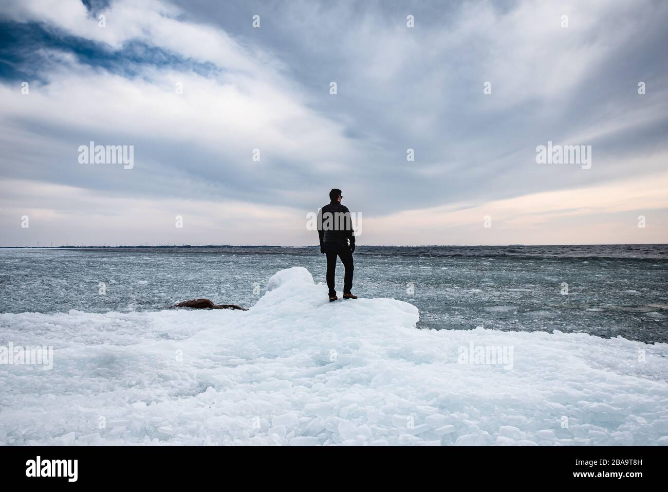 Man standing at distance hi-res stock photography and images - Alamy