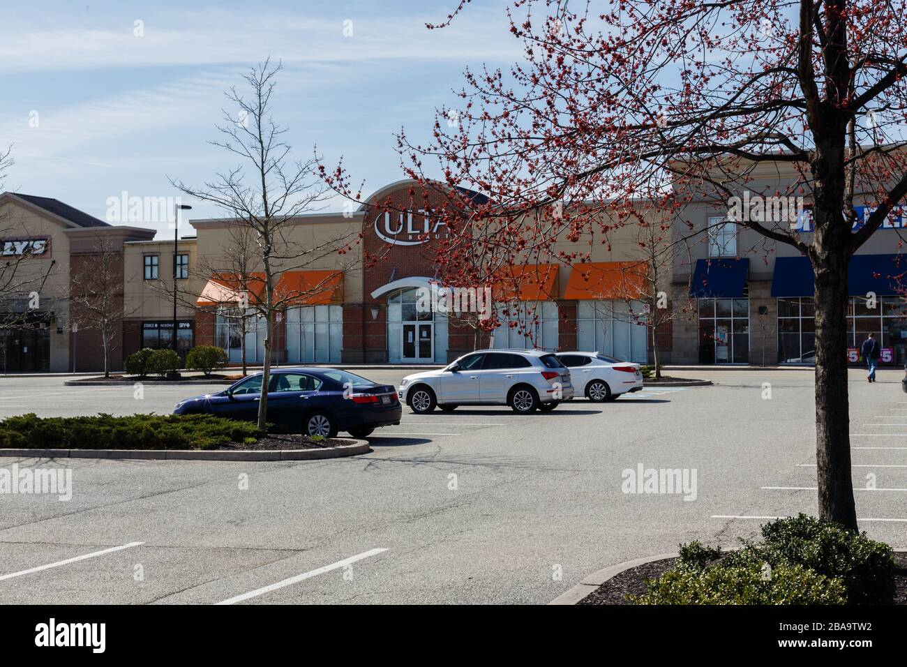 Empty stores hi-res stock photography and images - Alamy