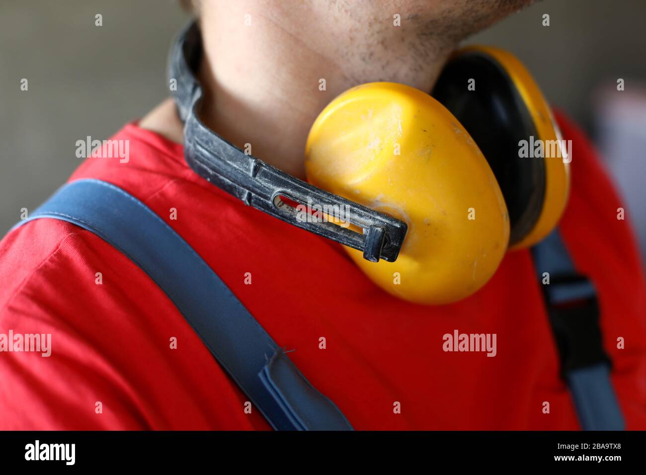 Neck hang hi-res stock photography and images - Alamy
