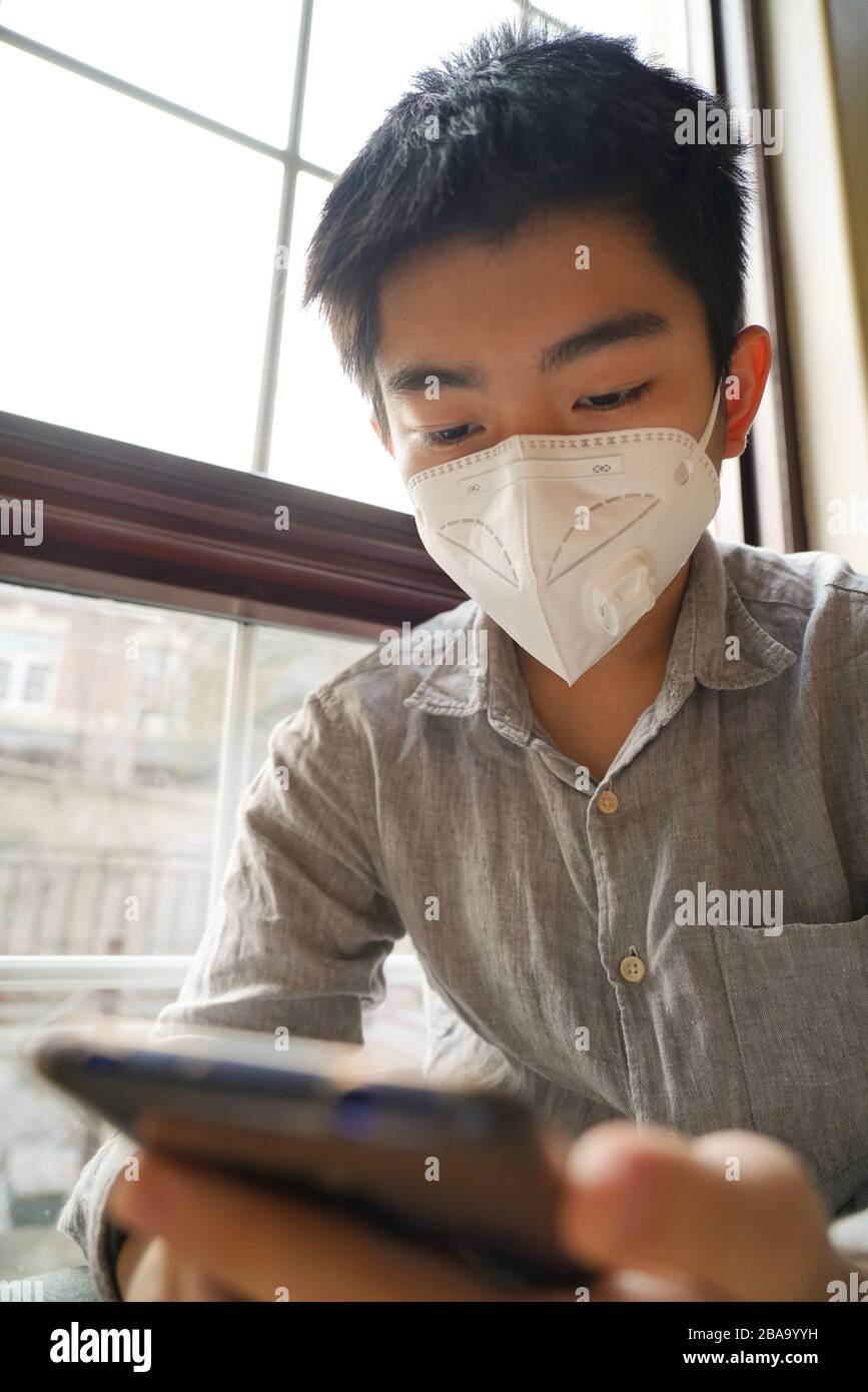 Three boys looking at a mobile phone hi-res stock photography and ...