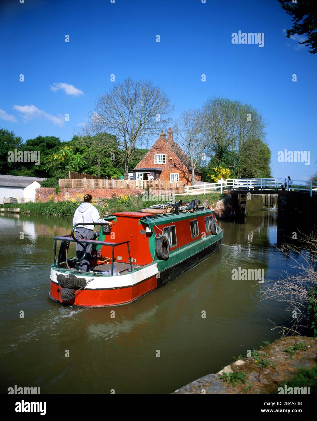 Navigable locks hi-res stock photography and images - Alamy