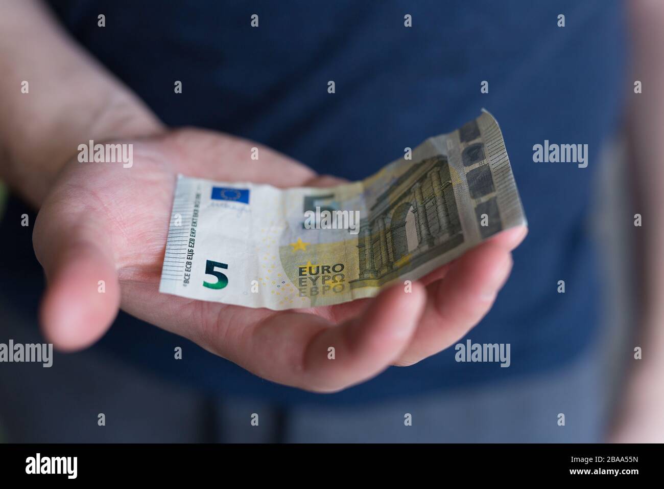 5 euro banknote hi-res stock photography and images - Alamy