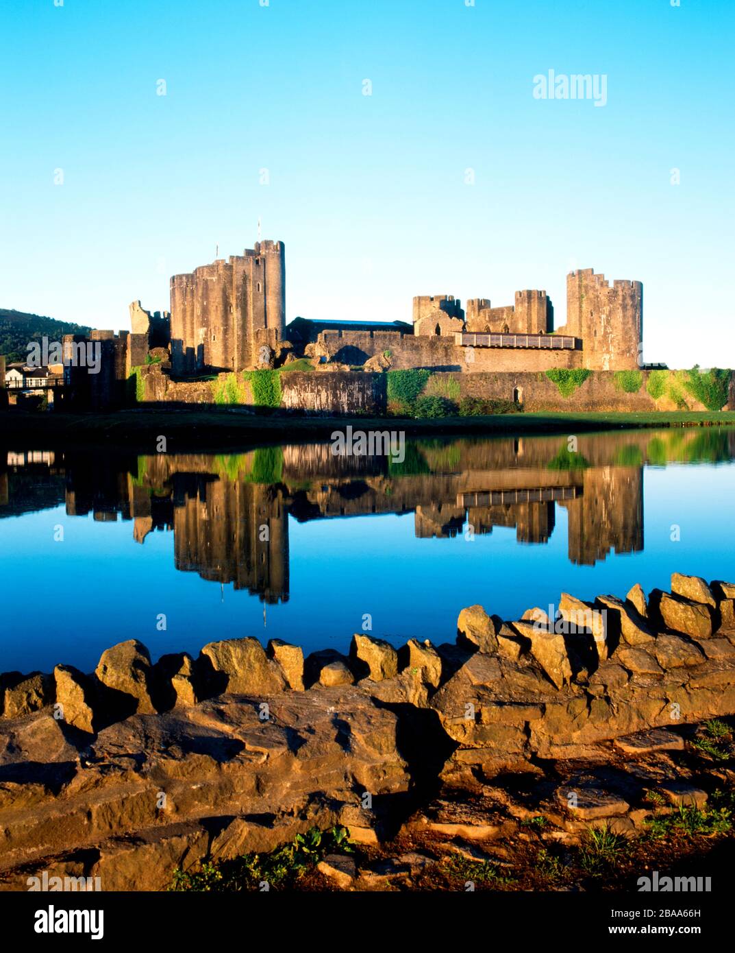 Caerphilly castle south wales hi-res stock photography and images - Alamy