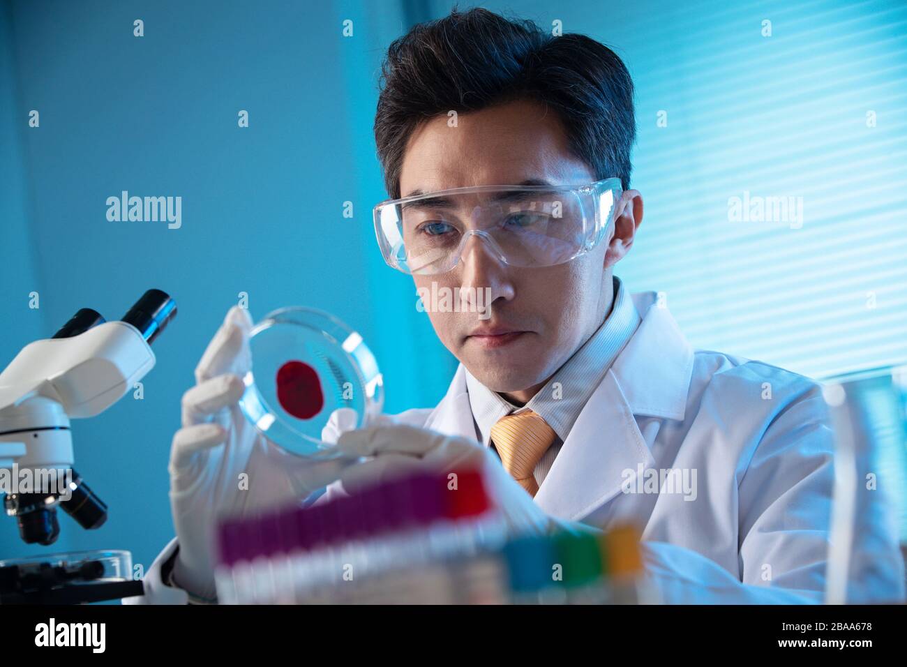 Scientists in the laboratory experiment Stock Photo - Alamy